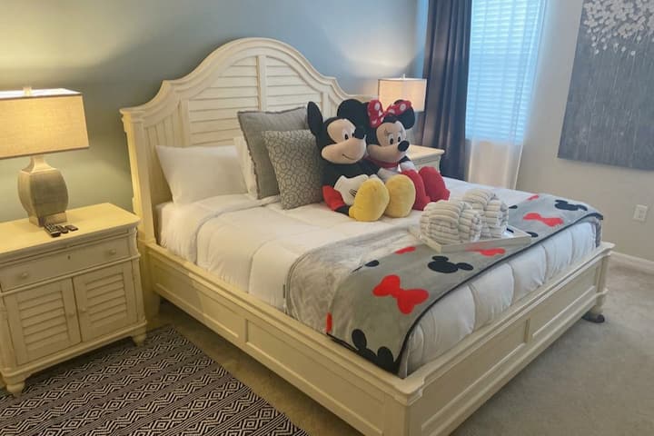 Wonderful 3bed/1 Bath In Beautiful Shared Home! - Florida