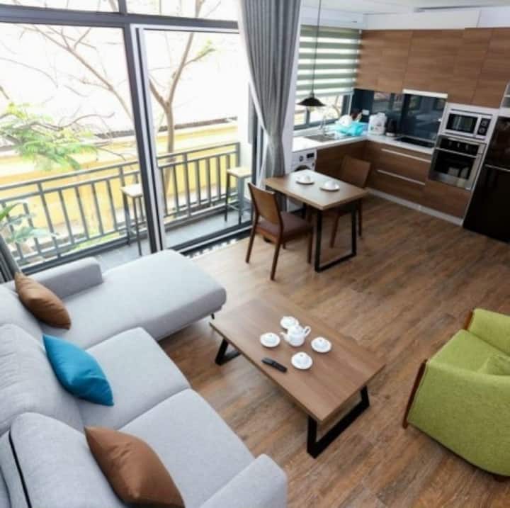 Modern & Sunlight Balcony Apartment In Tay Ho - Đông Anh