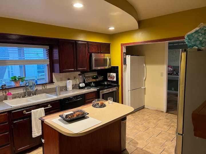 San Room | Cozy 1st-floor - 8 Min To Downtown - Cleveland, OH