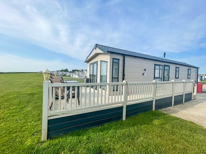 Beautiful Caravan Full Sea Views At Broadland Sands In Suffolk Ref 20095bs - Gorleston-on-Sea