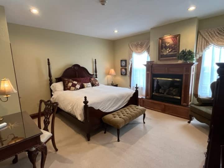Stately Suite 305 In The Port Hotel - Port Washington, WI