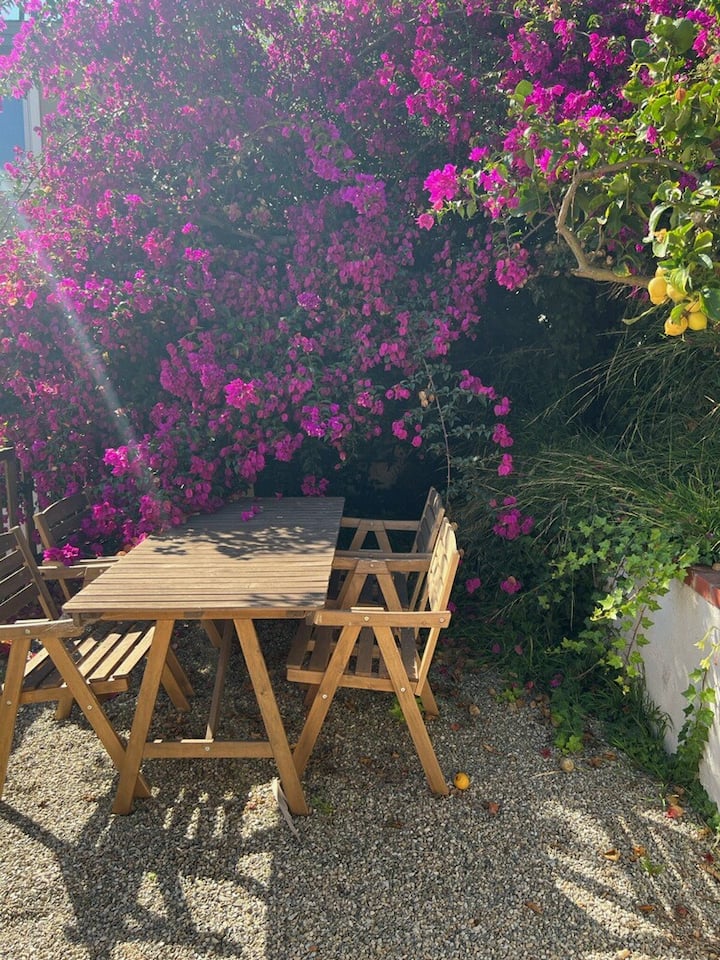 Cozy 3-br Seaside Retreat 1 Mile To Beach - Redondo Beach, CA