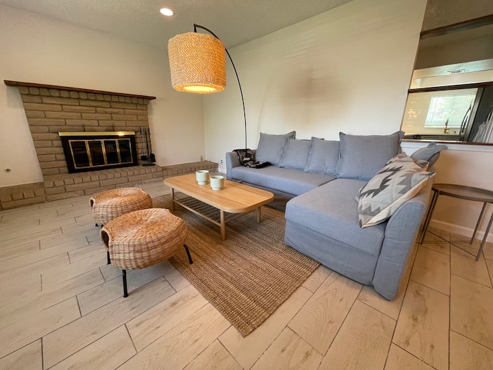 Single Story 4 Bedroom Home With Pool - Las Vegas, NV