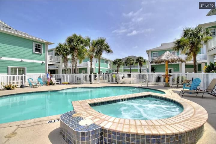 Sparkling Pool *Close To The Beach* In Town - Port Aransas, TX