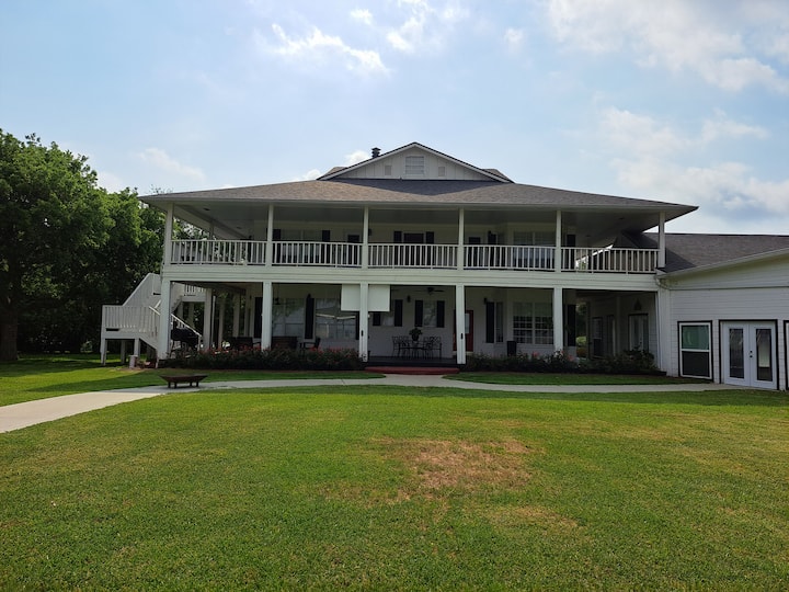 Mini Mansion Next To Sunsets On Trinity Bay - Baytown, TX