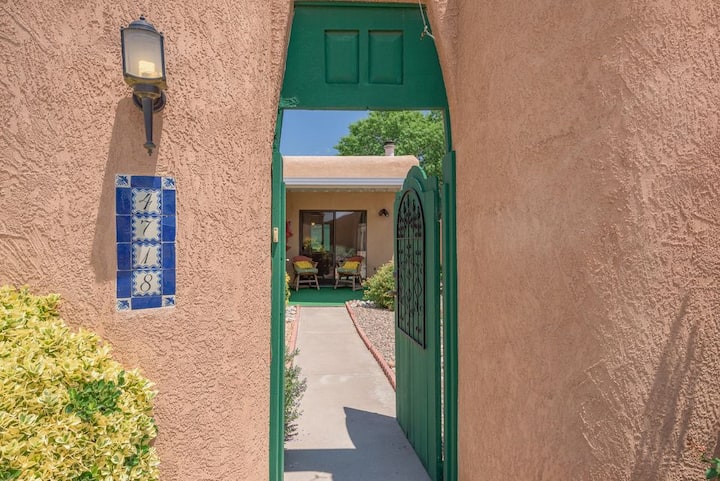 Adorable Bungalow In The Heart Of The Ne Heights - Albuquerque, NM