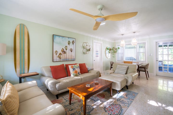 Hot/cool Jacuzzi.5 Mins To Beaches. Pet Friendly. Great Neighborhood Near Trails - Treasure Island, FL