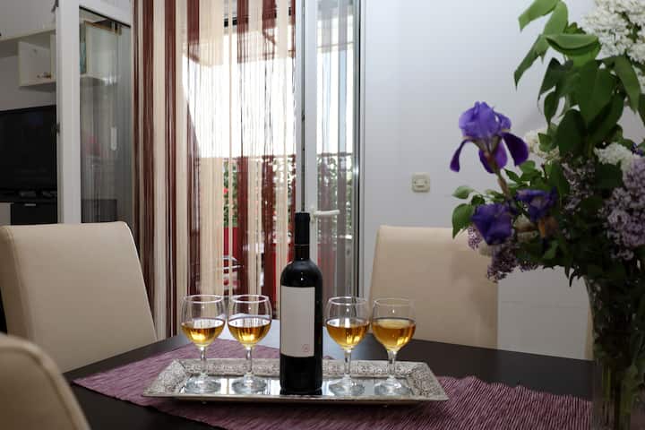 Apartment Oasis - With Private Parking On Site - Brač