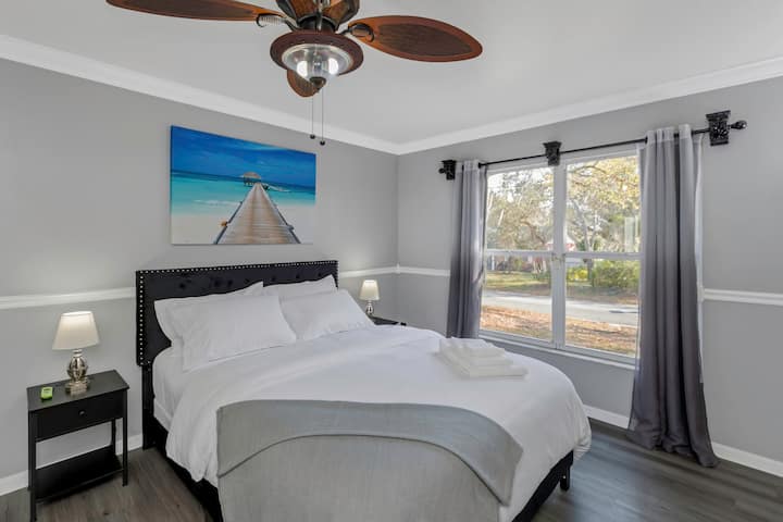 Just Reopened! Modern Getaway By Busch Gardens - Tampa, FL