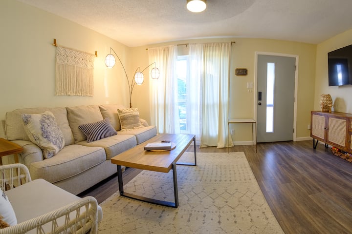 Cozy 2 Bdrm Vacation Home 15 Mins From The Airport - Austin