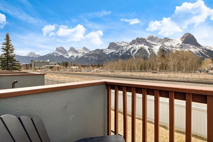 Centrally Located 3 Bedroom Property - Canmore
