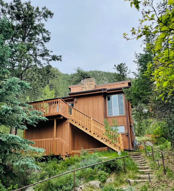 Decks+views+hot Tub+fireplaces - Green Mountain Falls, CO