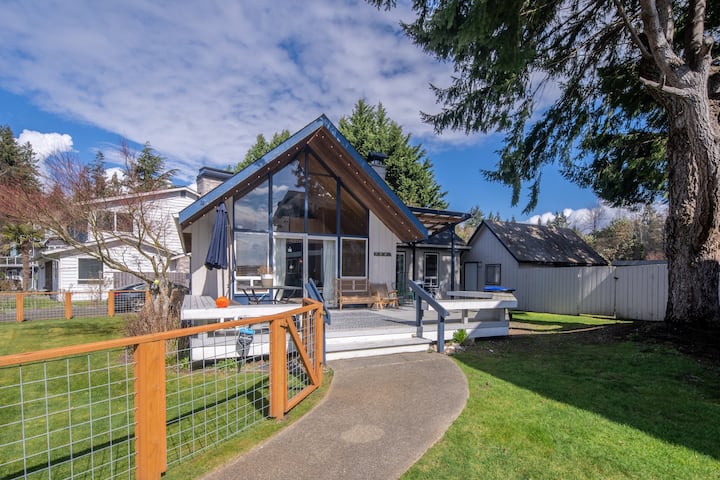Hood Canal View Dog Friendly A Frame Cabin With Beach, Fire Pit, Fast Internet - Washington