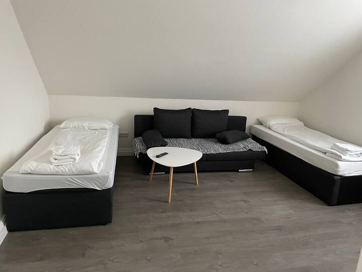 Helle 2-zimmer-wohnung Im Dachgeschoss - Neumünster