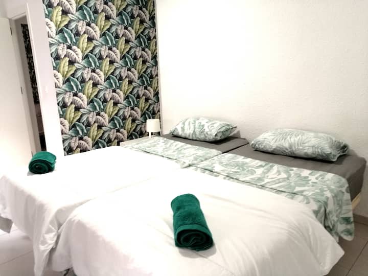 Habitación Triple, En El Centro - Alicante