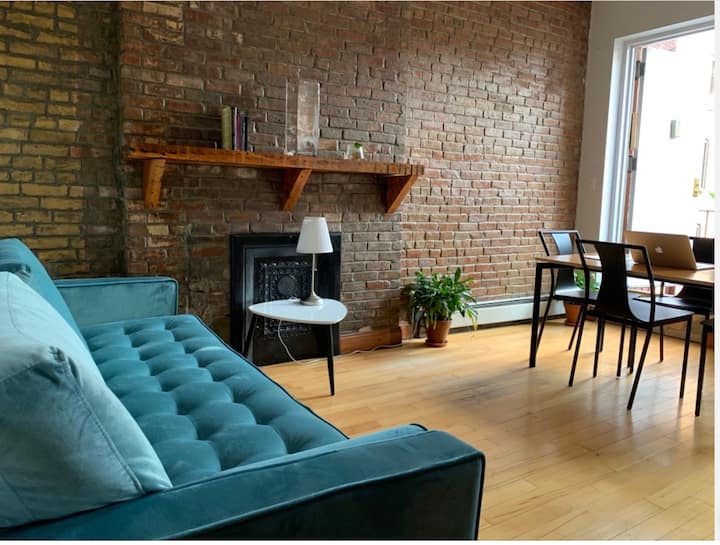 Historic Brownstone - 3 Bedrooms - Edgewater
