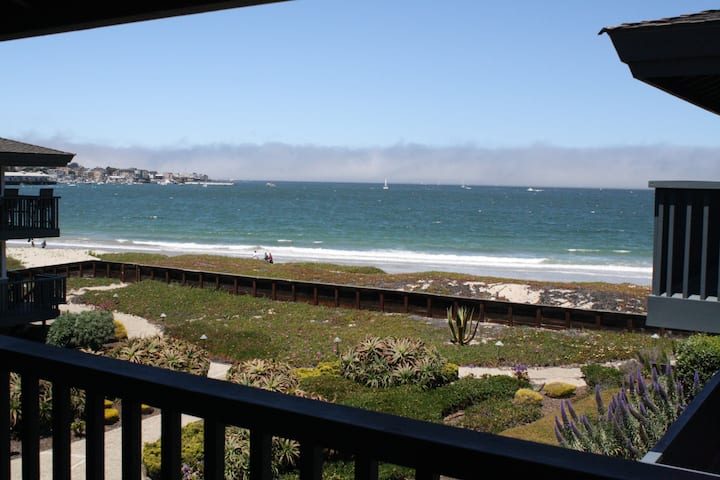 Lovely 2 Bedroom Townhome On The Beach In Monterey - Monterey, CA