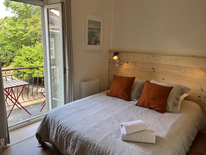Appartement Calme 1 Minute Du Centre Et De La Gare - Confort