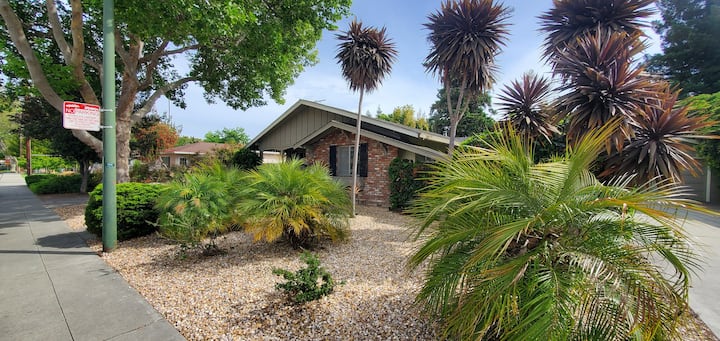Cheerful 3 Bed-2bath House With Parking - Palo Alto, CA