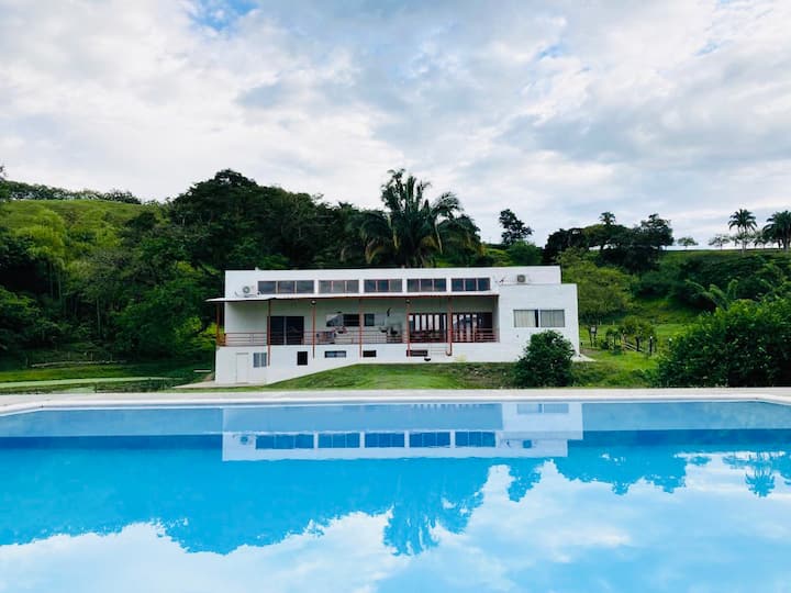 Finca La Claudia - Cartago - Colombia