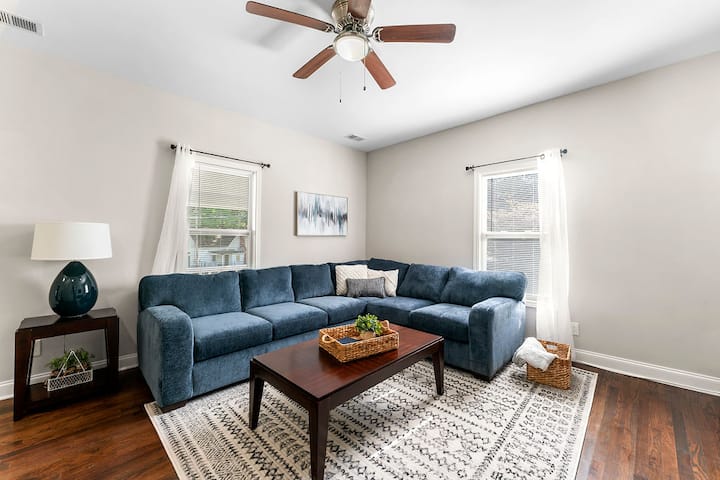 "Bell Tower" Private Queen Bedroom & Private Bath - Covington, GA