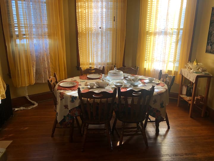 Cheerful 3 Bedroom Home With Free Parking - Easton, PA