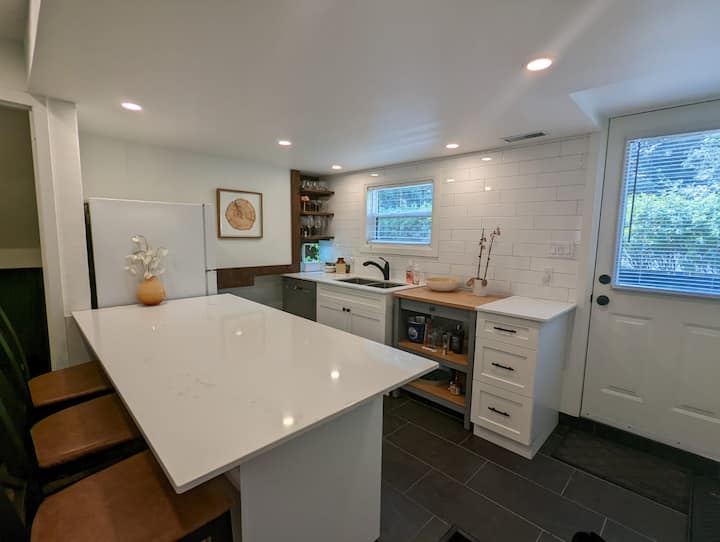 Central Guest Suite With Separate Entrance - Waterloo, ON, Canada