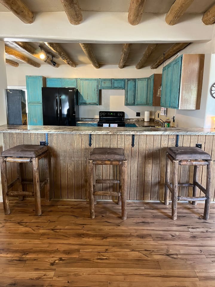 Beautiful Western Style Home Sleeps Up To Six - Corrales, NM