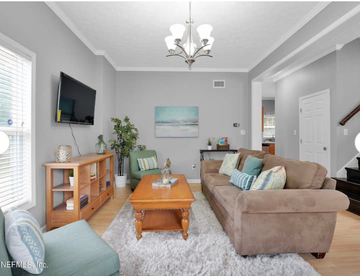 Beautiful 3bd/3bth/home Near Downtownsp - Jacksonville, FL