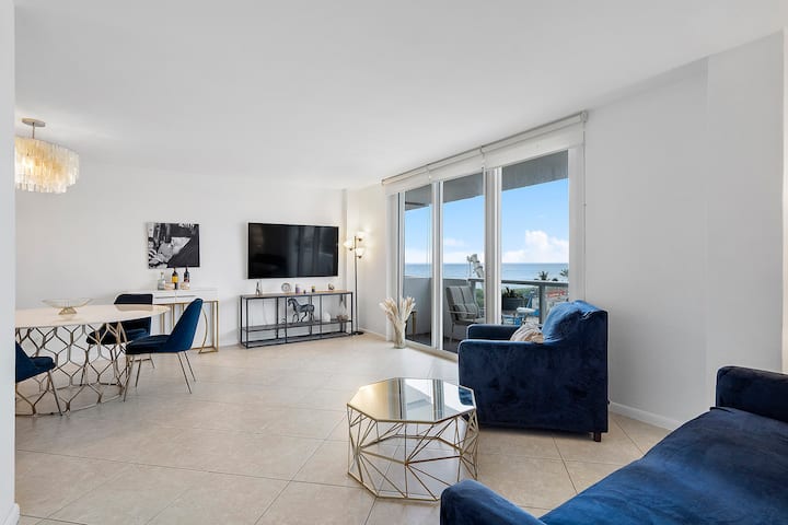 Ocean Views~2bed 2bath Condo On The Beach W/pool - Surfside, FL
