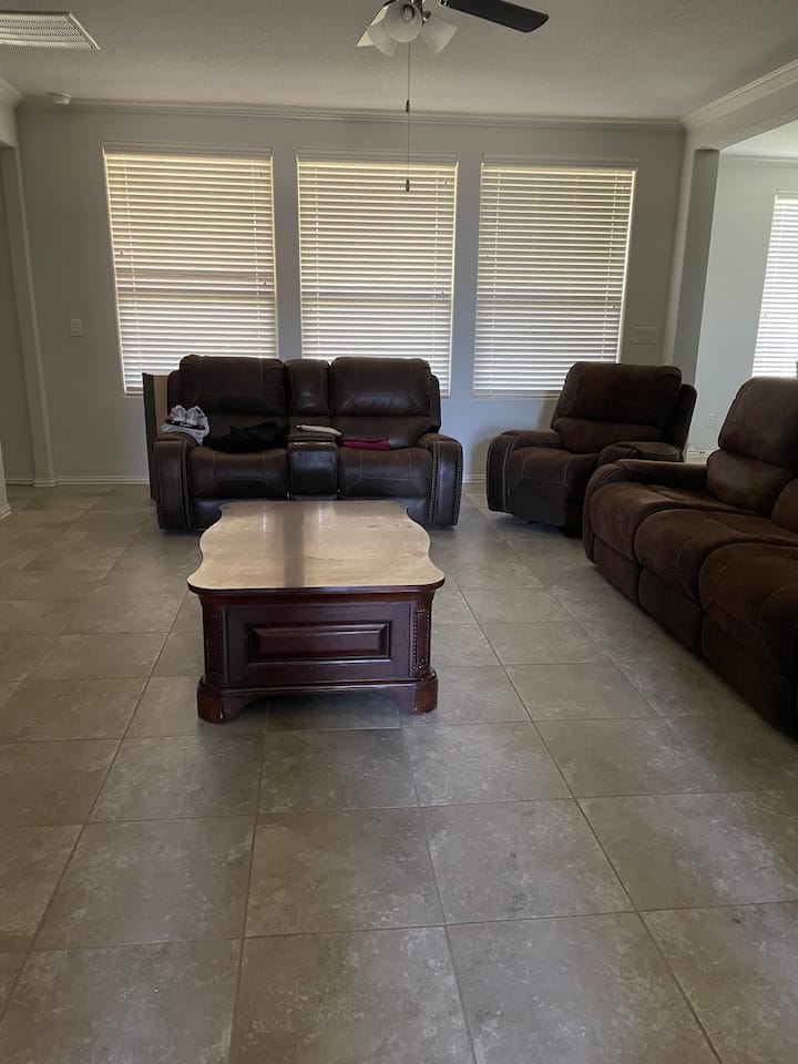 Lavish 4 Bedroom Home - Odessa, TX