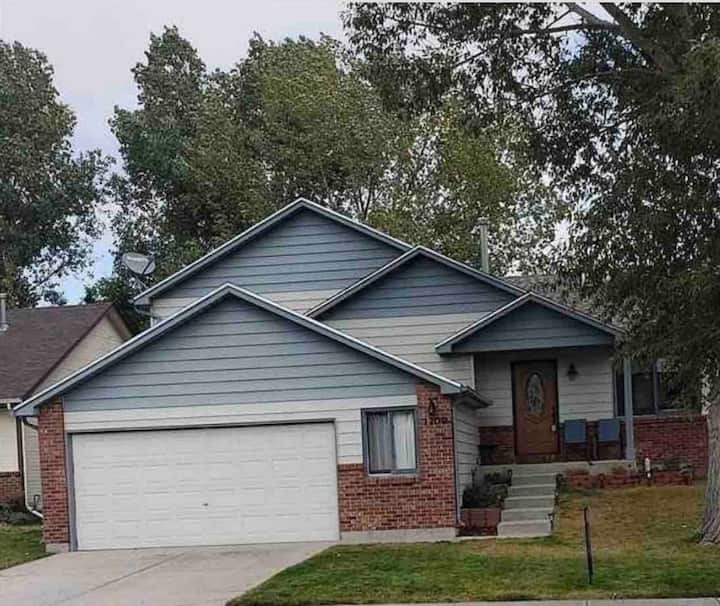 Elegant 5 Bedroom Home With 3 Bathrooms - Cheyenne