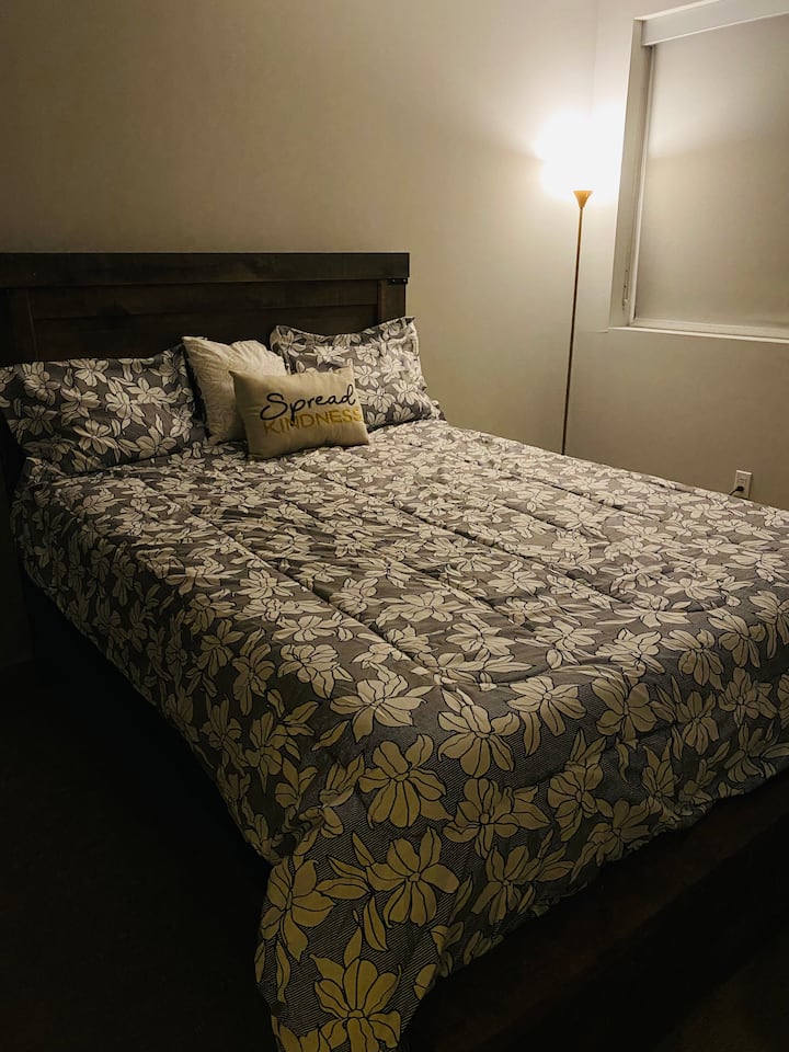 Cozy 1- Bedroom Apartment Downtown Los Angeles - Downey, CA
