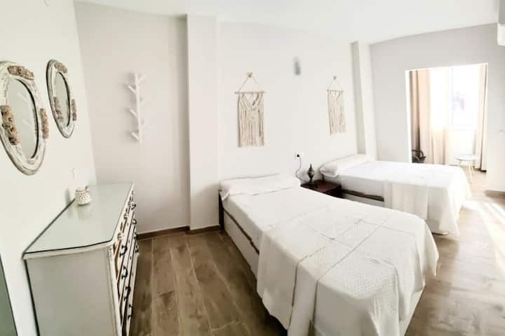 Apartamento En Pleno Centro De Fuengirola, - Fuengirola