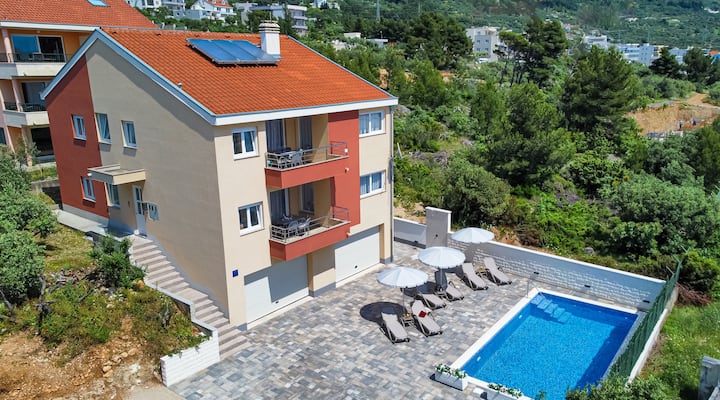 Moderna Vila S Prekrasnim Pogledom Na Grad I More - Makarska