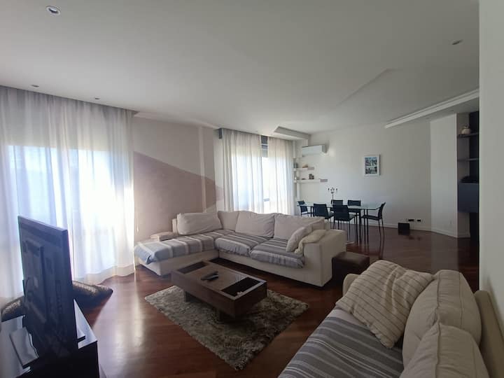 Appartamento In Centro Con Parcheggio Interrato - Riccione