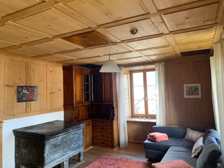 Wunderschöne Altbau Ferienwohnung - Obersaxen