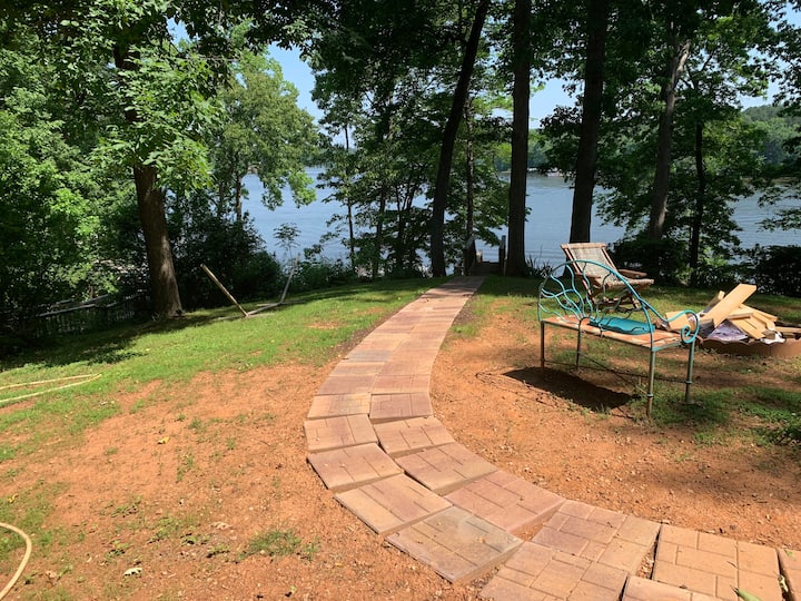 Lakefront, Furnished 2 Bed, Lower Level Duplex! - Lake Gaston