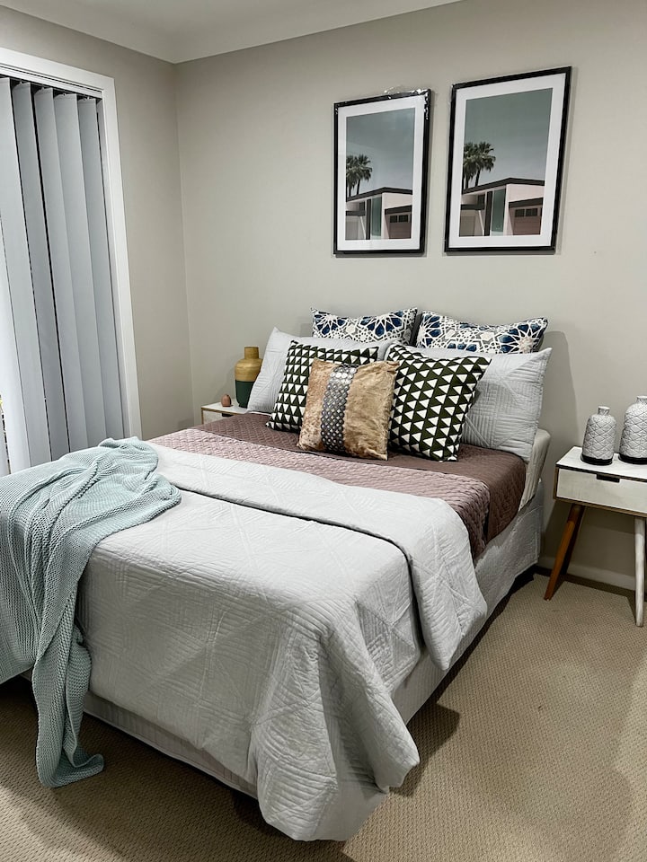 Private Bedroom With Shower & Toilet In Oran Park - Camden
