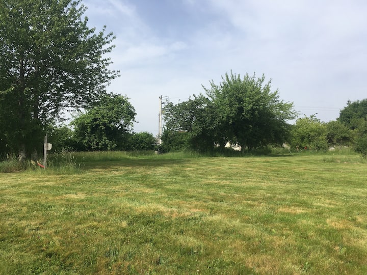 Agréable Place De Camping Nature - Creuse
