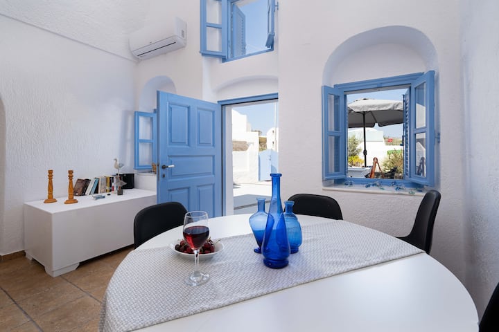 Agelliki's Traditional Cave House. - Santorini