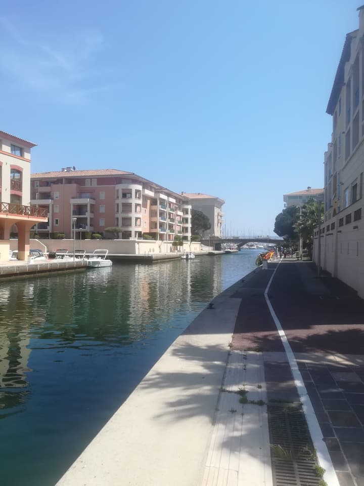 Sur Les Quais, Situation Idéale - Fréjus