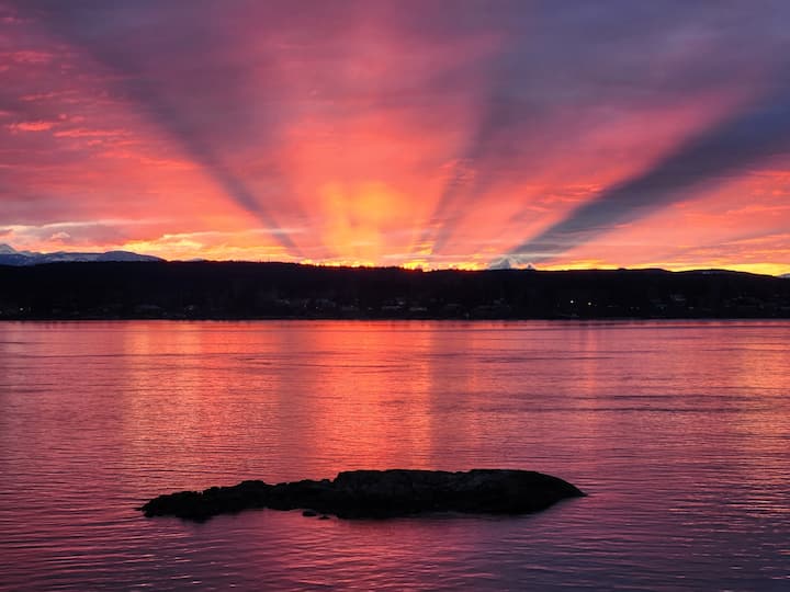 West Facing On The Ocean, 180 Degree View - Quadra Island