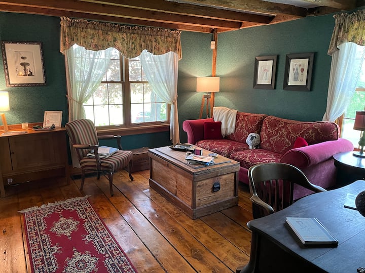 1806 House, Go Back In Time (One Bedroom) - Burlington, VT