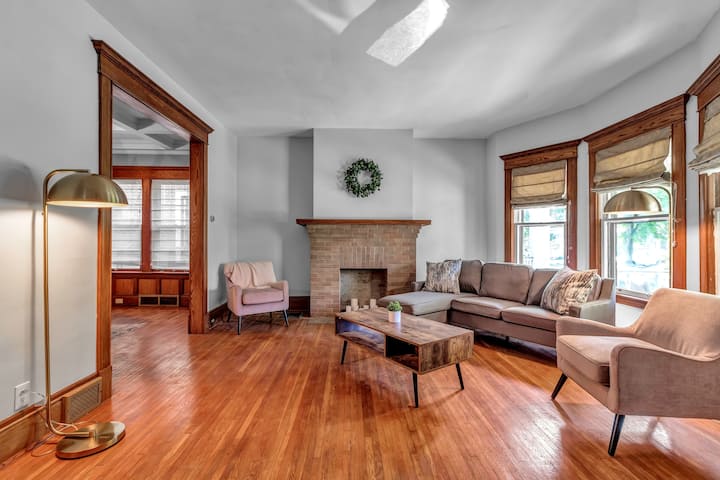 Stunning & Updated Elmwood Village Apt - Buffalo, NY