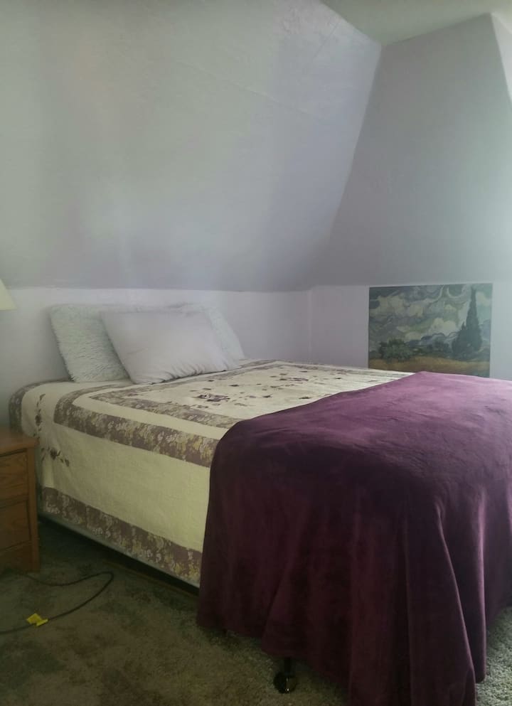 Bedroom In Charming 1930s Cottage - Lewiston