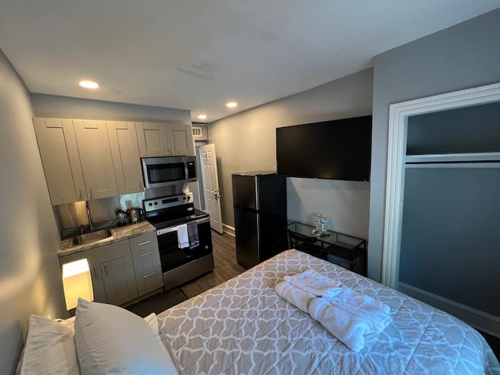 New Tiny Studio Apt #2 In Chestnut Hill, 2nd Floor - Bucks County, PA