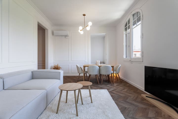 Luxurious Renovated Modernist Apartment In Center - Barcellona
