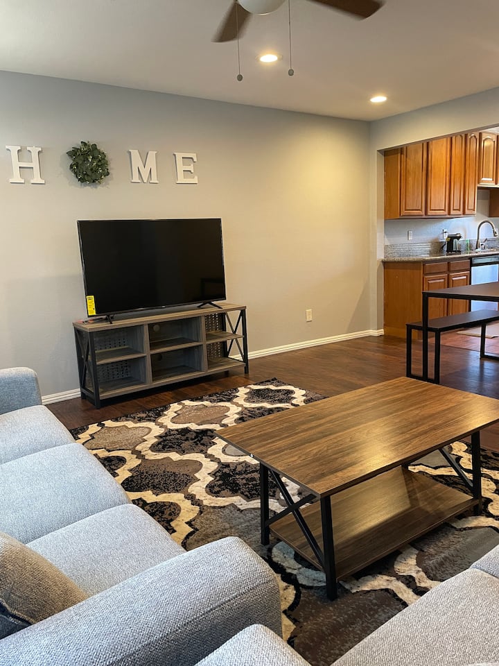 Cheerful 2 Bedroom Home In Downtown Concord - Concord, CA