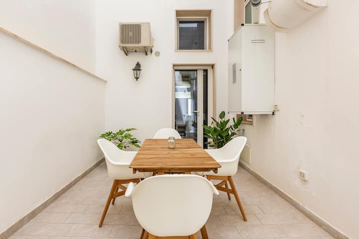 In Centro A Brindisi, Nuova E Con Patio - Brindisi